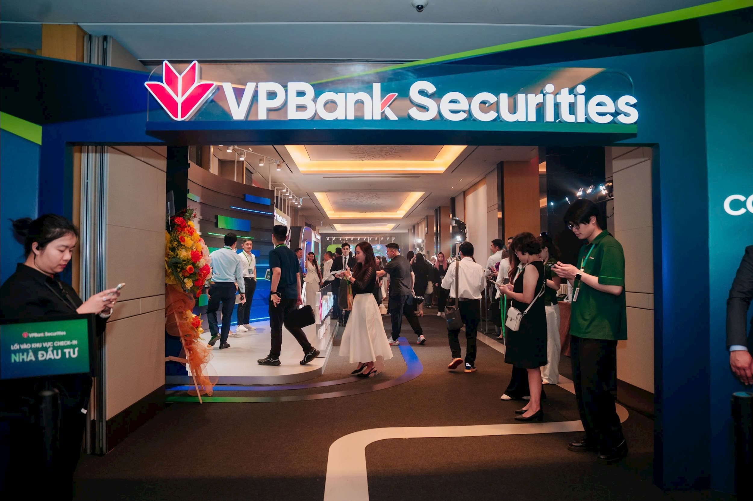 Những yếu tố thuận lợi khi cổ phiếu VPX lên sàn