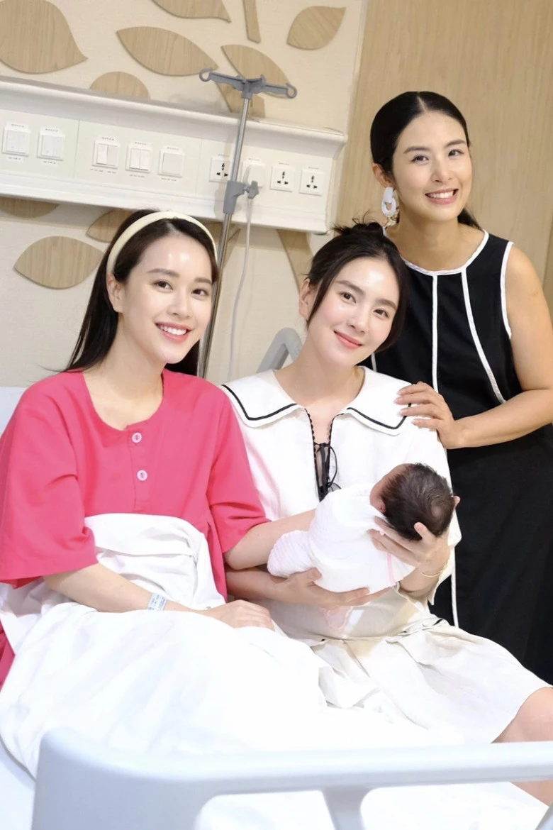 Ngọc Hân 'đính ước' con trai với ái nữ của MC Ngô Mai Phương