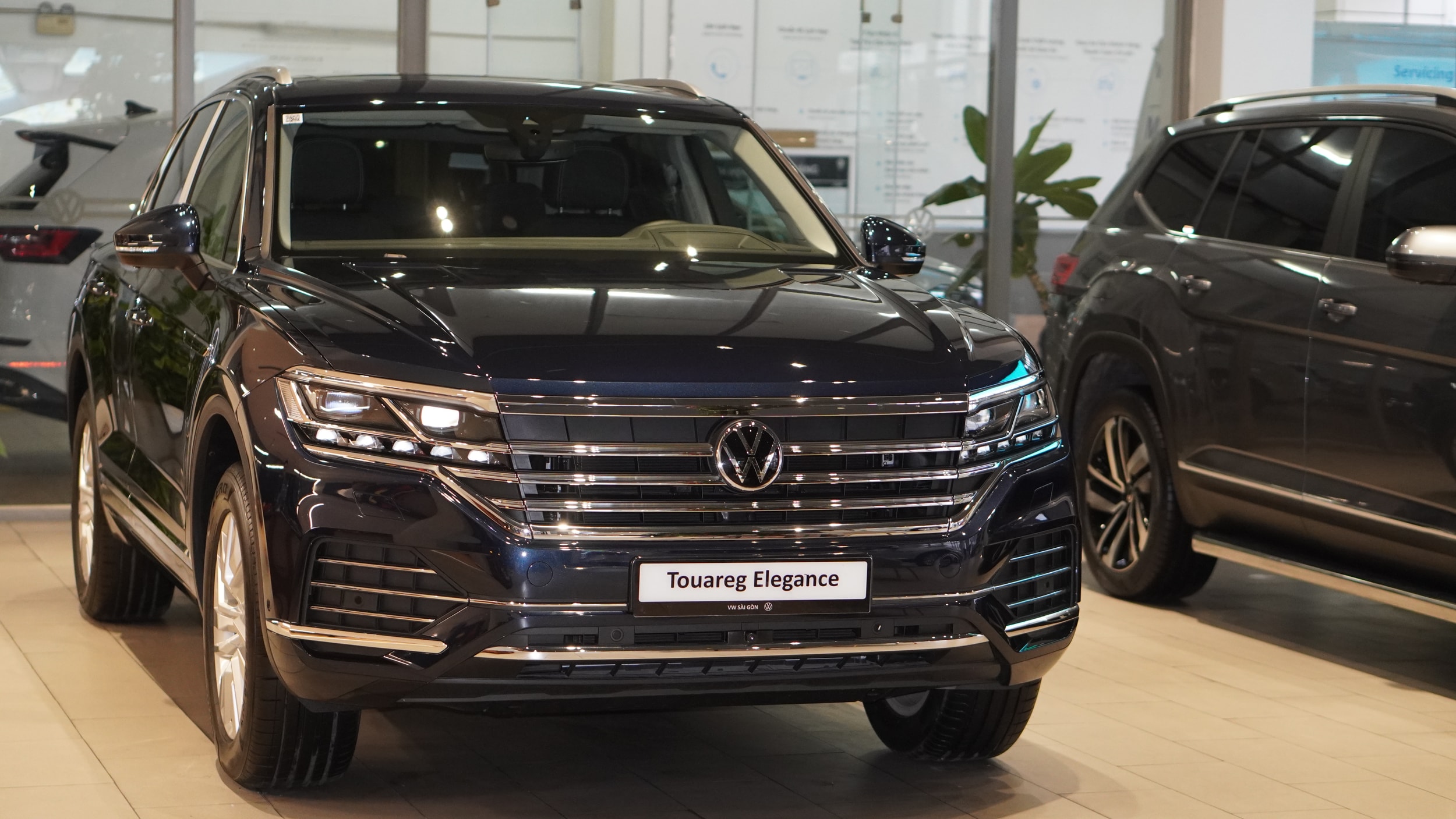 Volkswagen Touareg giảm giá đến 330 triệu đồng