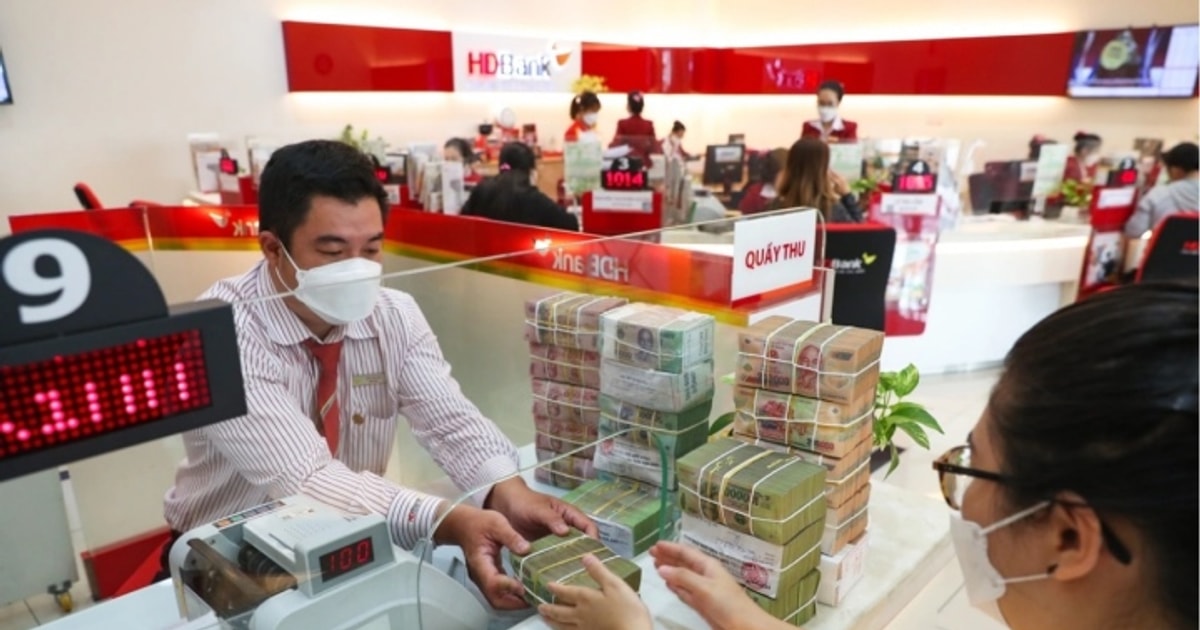 Người dân gửi tiền vào ngân hàng nhiều hơn tổ chức kinh tế