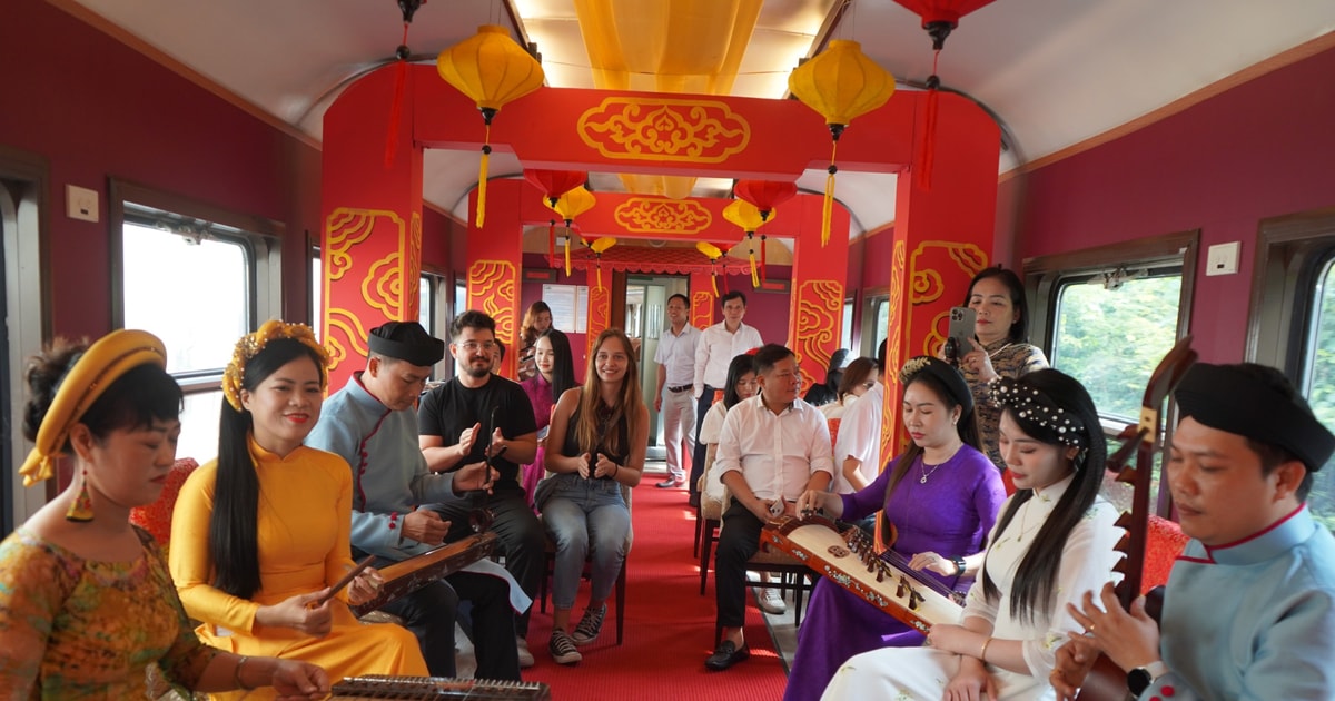 Gần 170 nghìn lượt khách đi tàu “Kết nối di sản miền Trung”