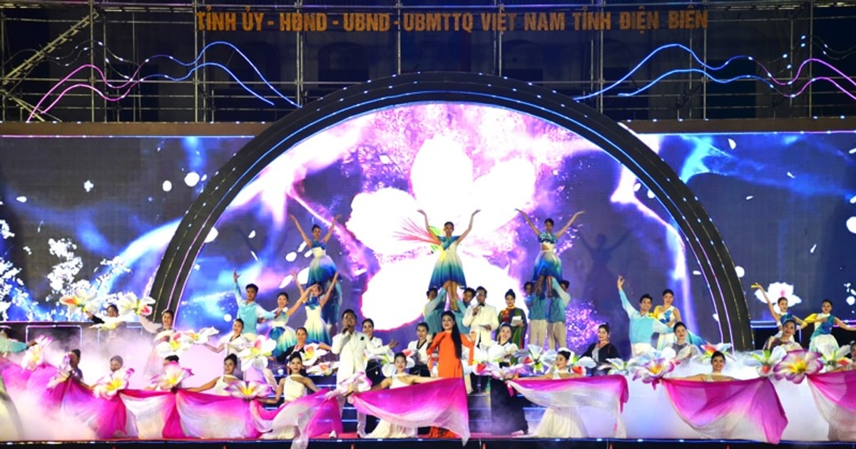 Ấn tượng màn diễu hành đường phố Sắc màu Điện Biên