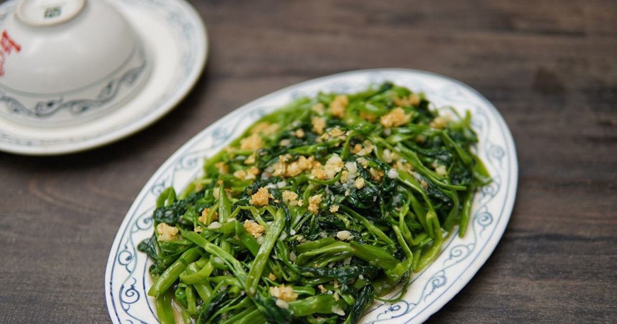 Rau muống xào tỏi lọt top 100 món rau ngon nhất thế giới