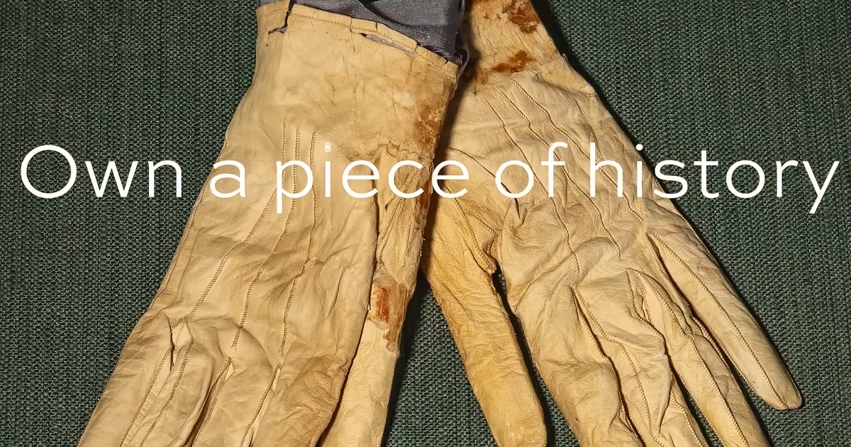 Găng tay dính máu đêm ông Lincoln bị ám sát được bán giá 1,5 triệu USD