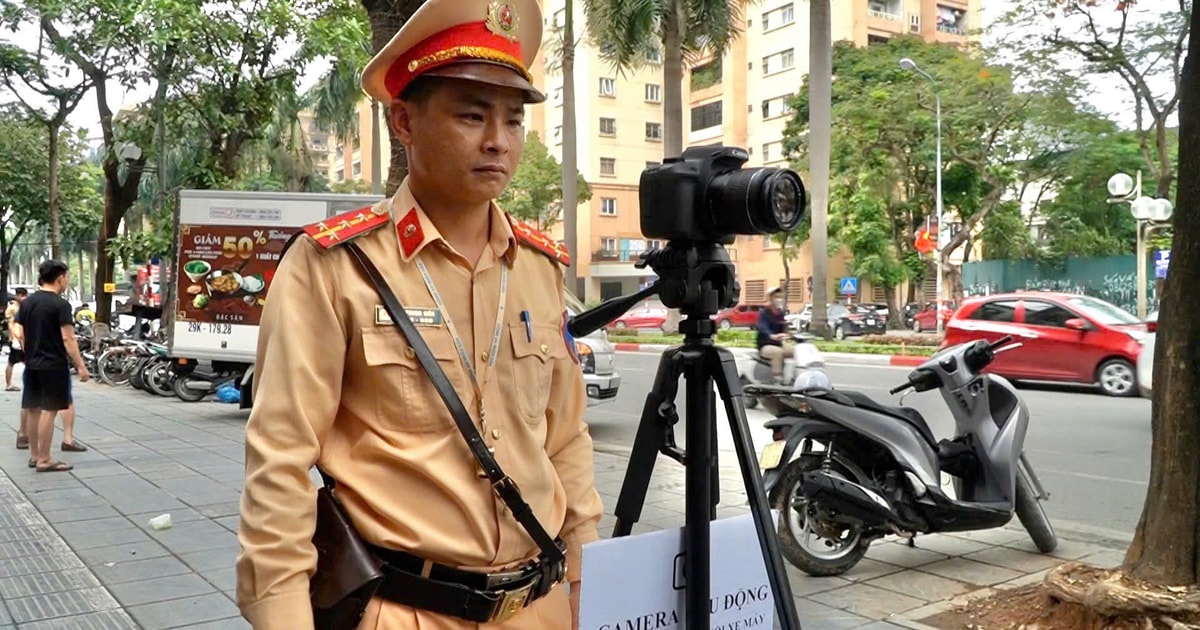 CSGT Hà Nội sử dụng camera lưu động phạt nguội loạt xe máy vi phạm